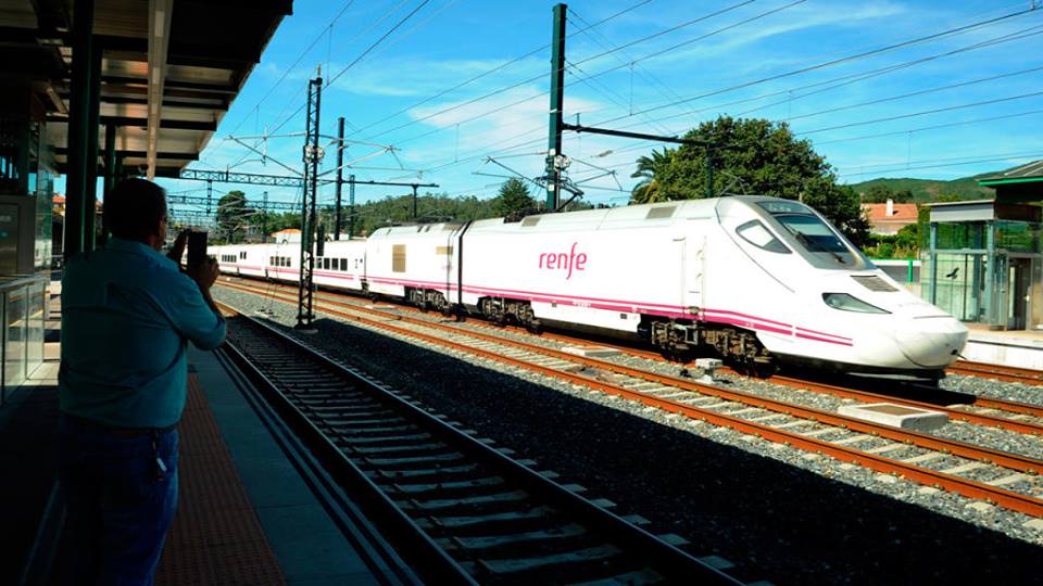 El Alvia cumple mejor que el AVE – InfoAsturies